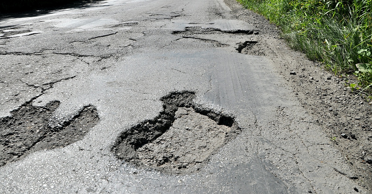 3 Avoidable Things That Cause Low-Bid Blades to Severely Damage Roads